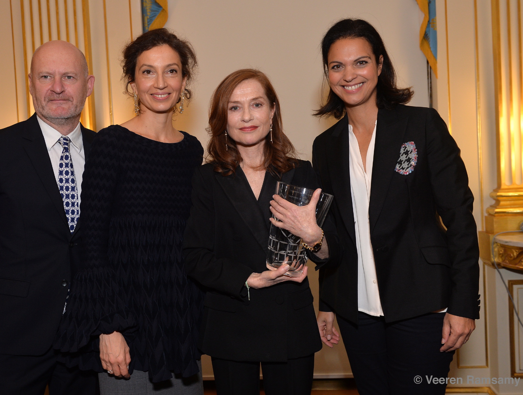 UniFrance décerne Le French Cinema Award à Isabelle Huppert en présence ...